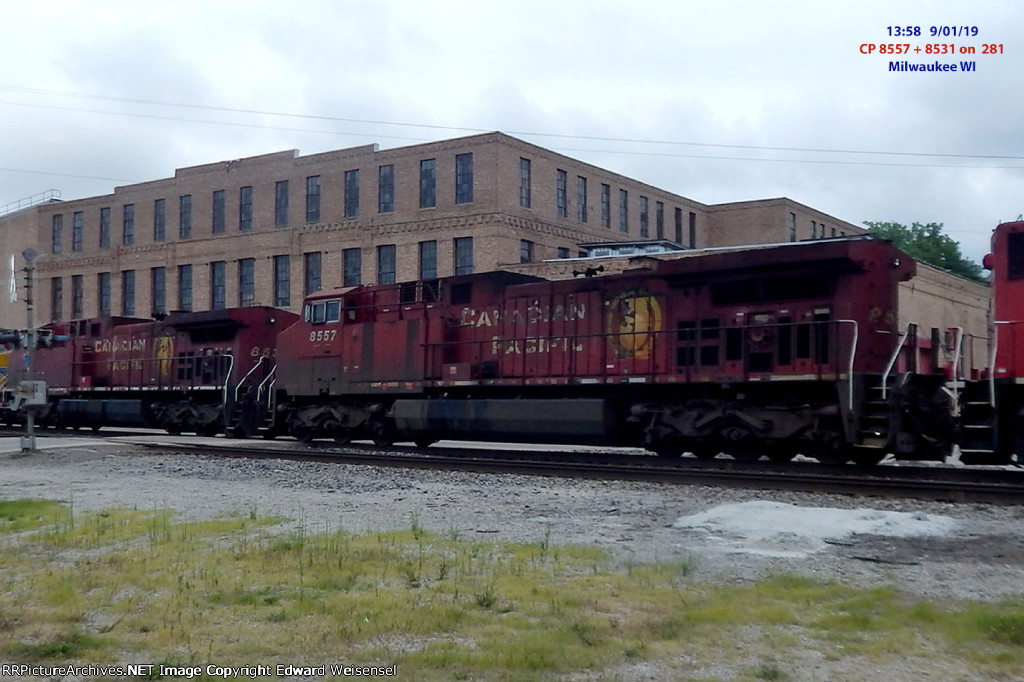 A pair of crusty beavers behind SD60 6252